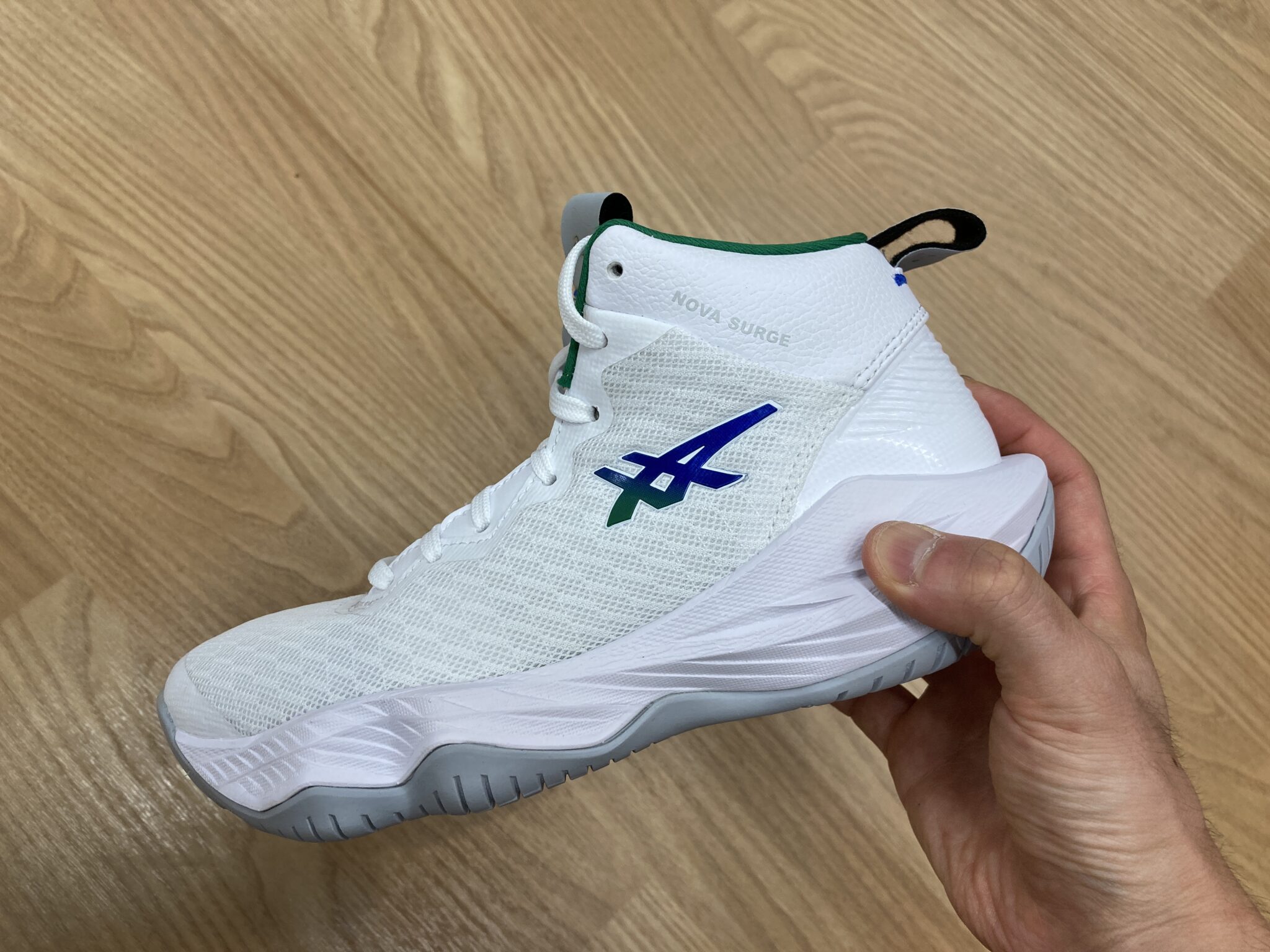 【asics】NOVA SURGE GS ノバサージ GS ジュニアモデルを紹介 | バッシュの選び方ブログ